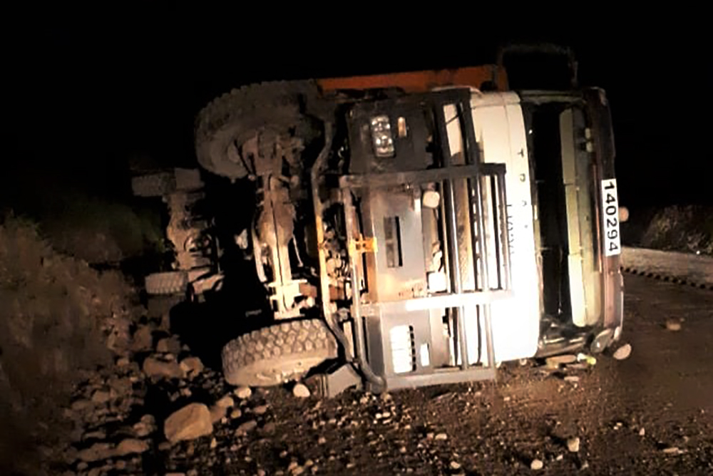 Bus Karyawan PT KPI Terguling di Jalan Tambang Mil 28 Freeport - Kabar ...